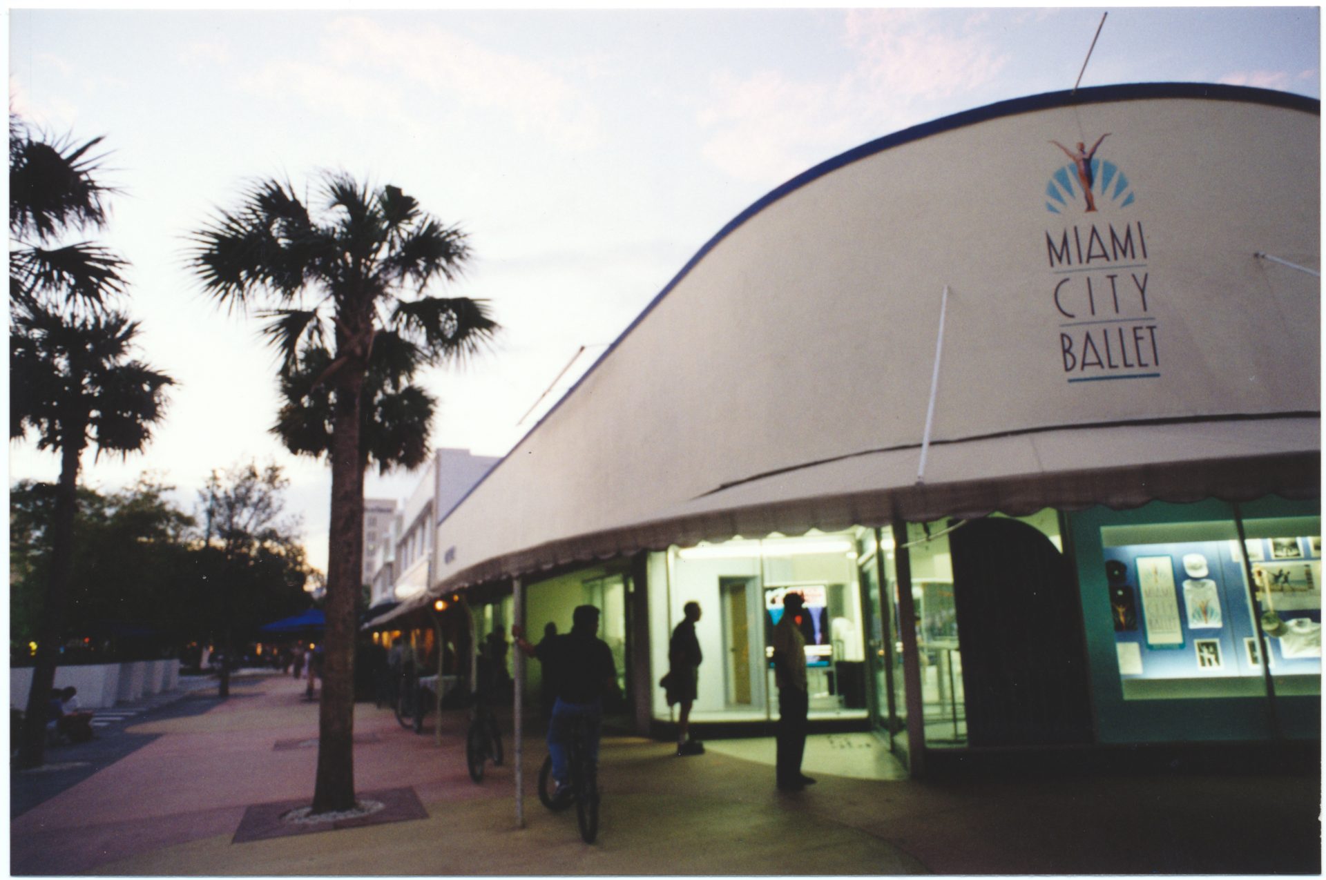 Miami City Ballet returns to Lincoln Road roots with pop-up studio ...