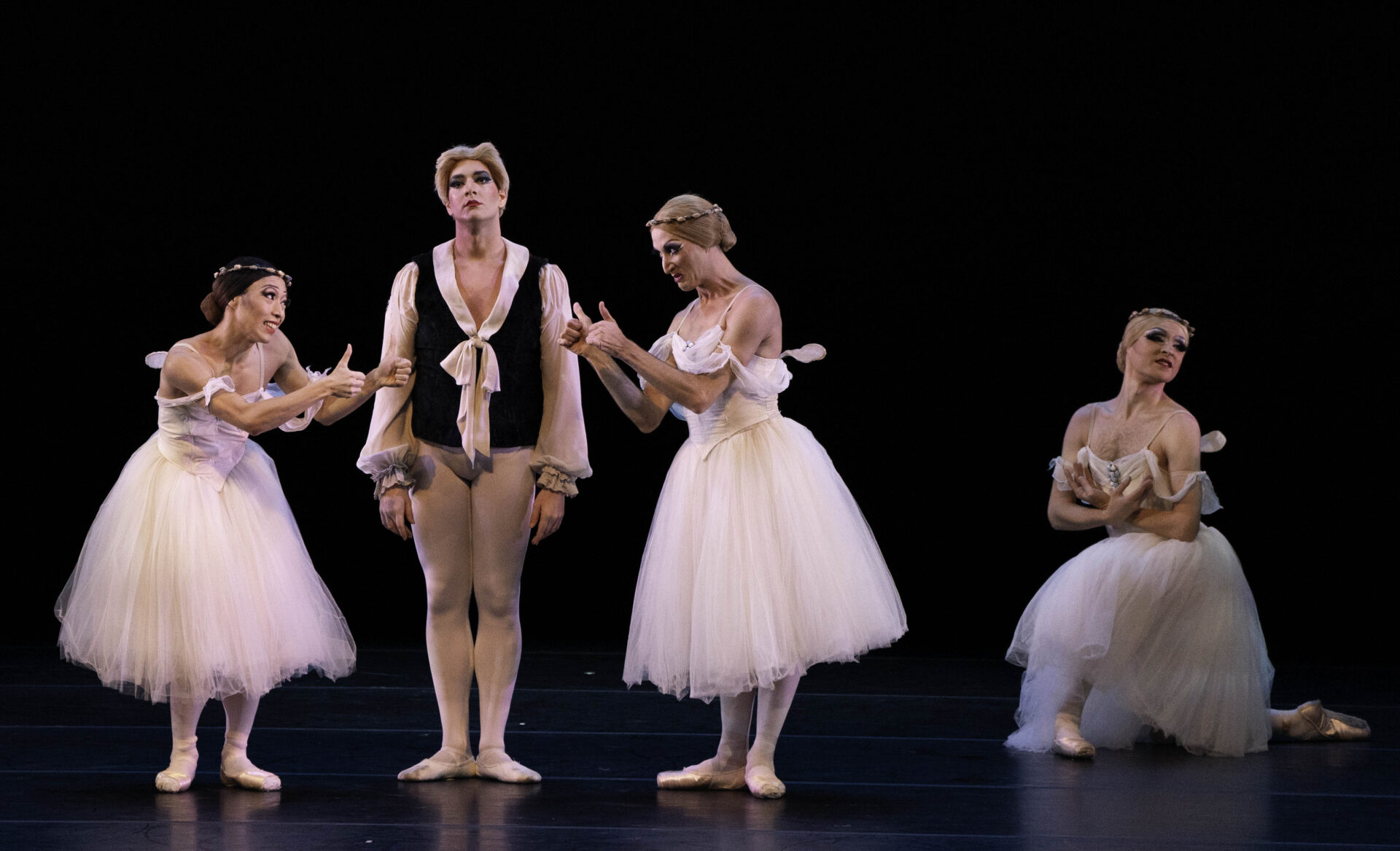 LA INFALIBLE FÓRMULA HUMORÍSTICA DE LES BALLETS TROCKADERO - ArtburstMiami
